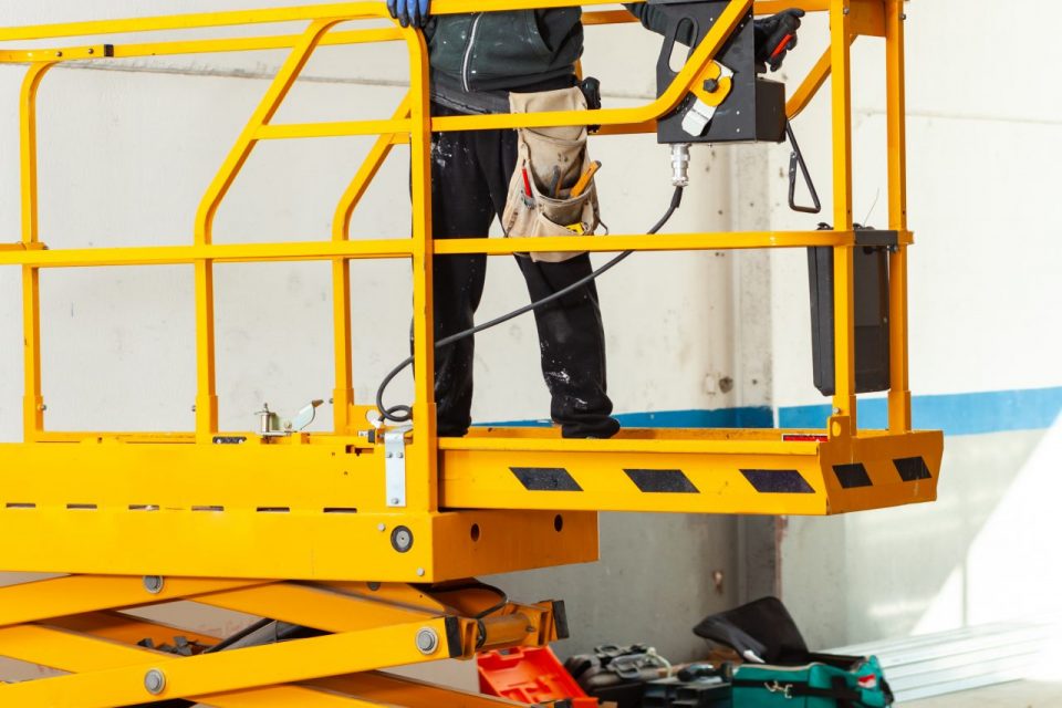 Worker Falls Headfirst From Raised Forklift Platform – SafetyNow ILT