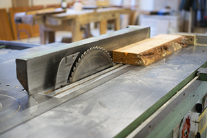 What is table saw kickback and how to prevent it from happening ...